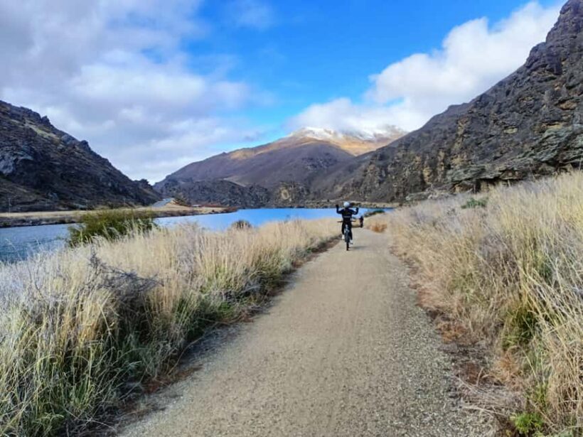 Cromwell: Lake Dunstan Trail Bike Rental and Luxury Shuttle - The Scenic Highlights and Engineering Marvels