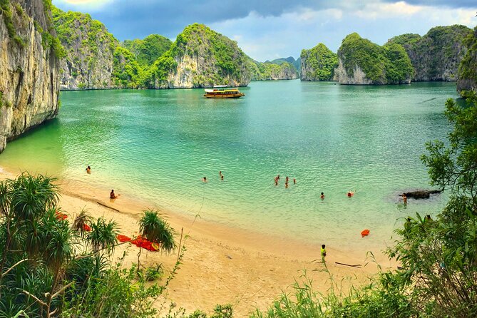 Cruise and kayak on Lan Ha bay Ha Long bay with local experts - Authentic Experiences & Real Reviews