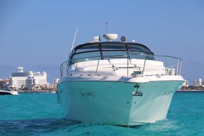 Cruise in Elegance: Luxury Yacht Rental in Cancun - A Closer Look at the Yacht Tour in Cancun