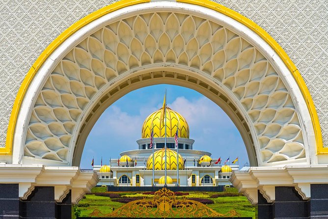 Cruise Shore Excursions: Port Klang - Batu Caves: A Cultural and Natural Marvel