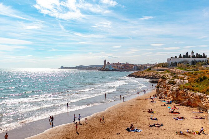 Cultural coastal trip with winery visit from Barcelona - FAQs