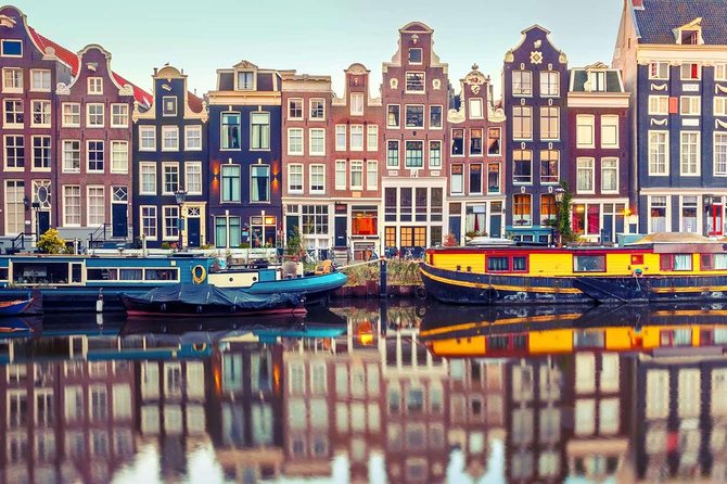 CULTURE Cultural City Tour - Navigating the Intricate Canals