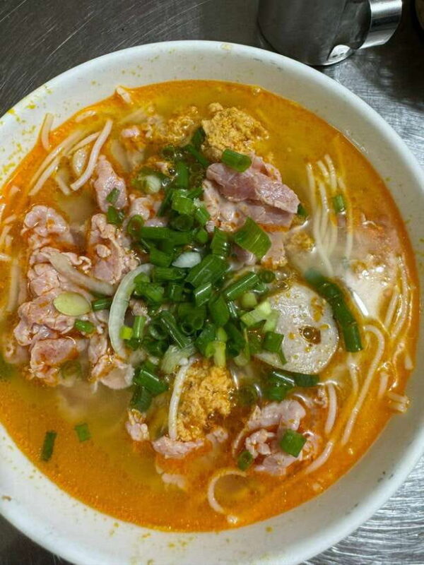 Da Nang City Street Food Private Tour With Local Students - The Itinerary and Food Stops