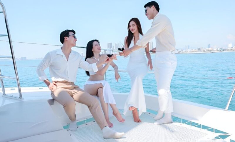 Da Nang: Son Tra peninsula luxury Yacht rental, private - Key Points