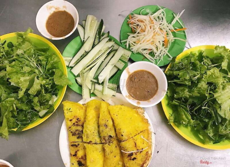 Da Nang street food exploring - The Guide and the Experience