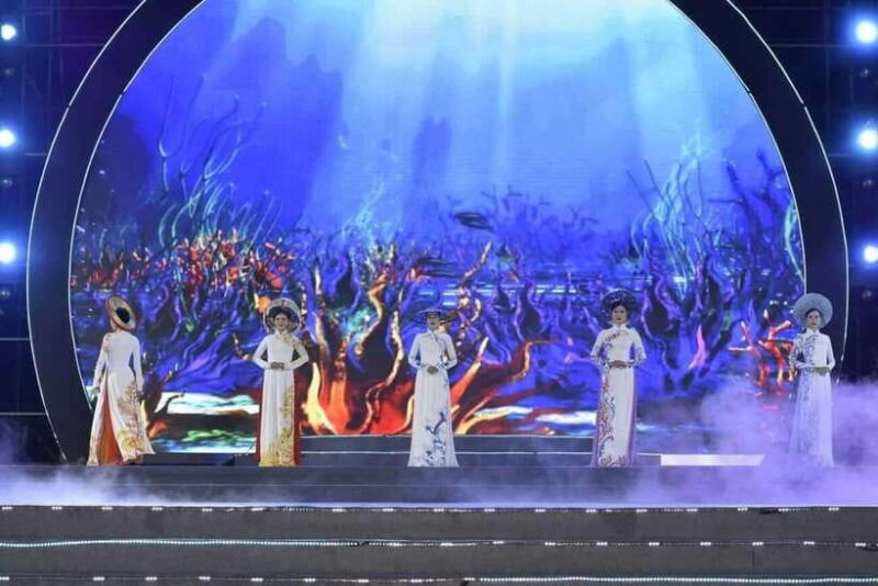 Da Nang: Traditional Vietnamese Ao Dai Elegance Show - The Performance Breakdown