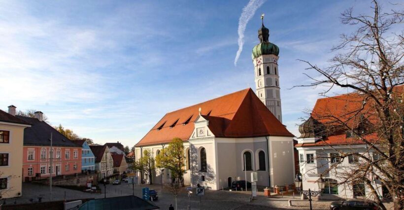 Dachau: Private Guided Walking Tour - Exploring Dachau: A Closer Look