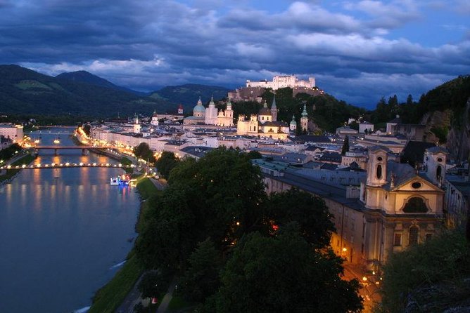 Daily Door to door Shared Shuttle bus from Cesky Krumlov to Salzburg - Key Points