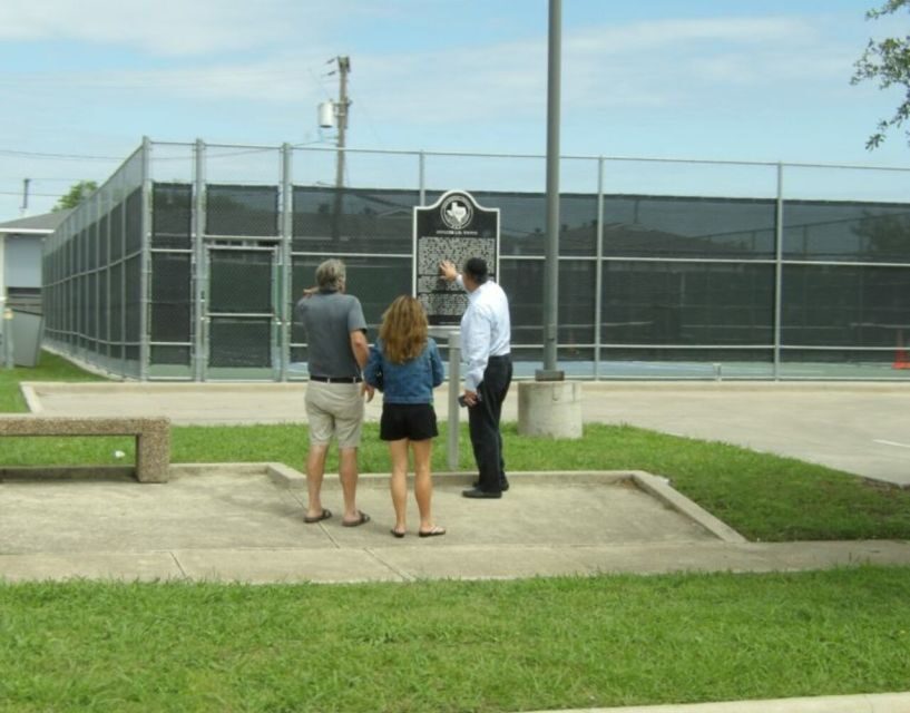 Dallas: 2-Hour JFK Assassination Tour without Museum - What Makes This Tour Stand Out