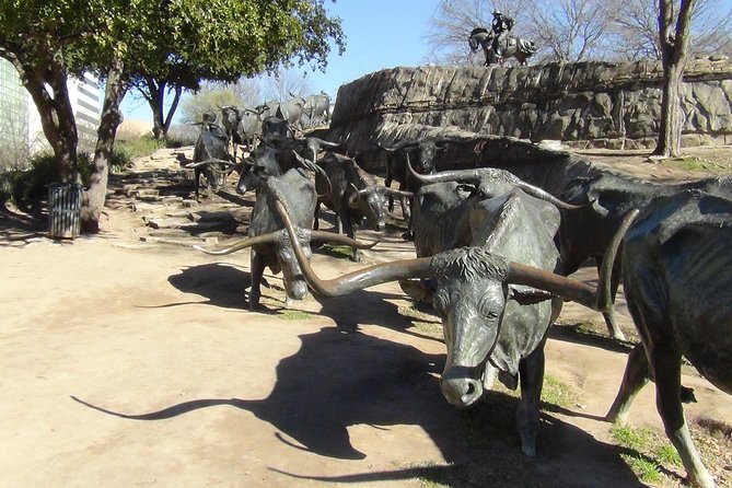 Dallas and JFK Full-Day Tour With Sixth Floor Museum and Oswald Rooming House - Exploring Dallas History and Neighborhoods
