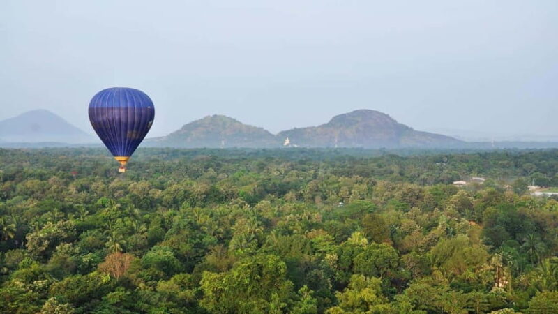 Dambulla: Sunrise Hot Air Balloon Tour - Group Size and Atmosphere
