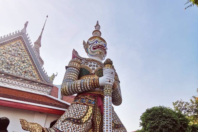 Damnoen Saduak Floating Market & Bangkok temple Private Tour with English Guide - Key Points