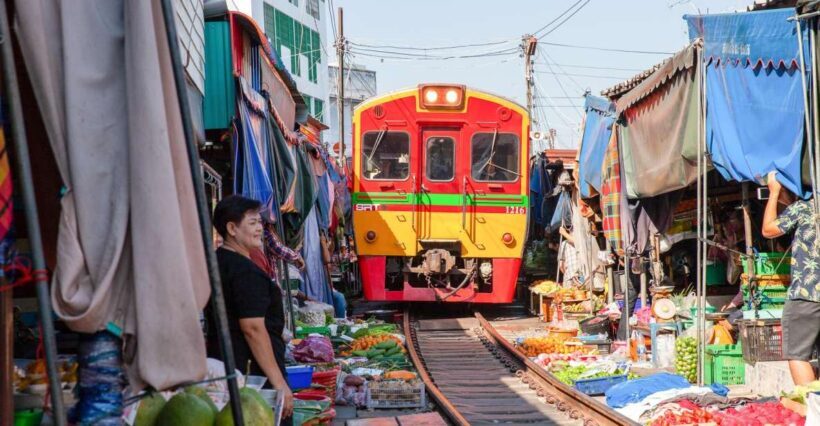 Damnoen Saduak, Reclining Buddha, and Wat Arun Private Tour - A Day in Bangkok: What to Expect