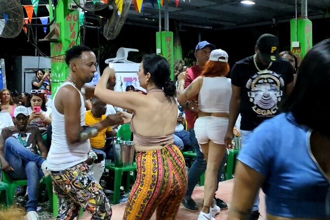 Dance Dominican bachata on Mondays - The Practicalities: What to Expect