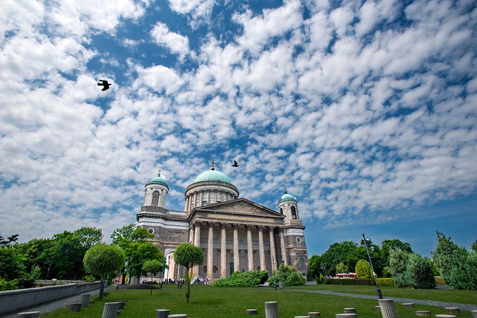 Danube Bend: Day Trip From Budapest - Meeting Point and Accessibility