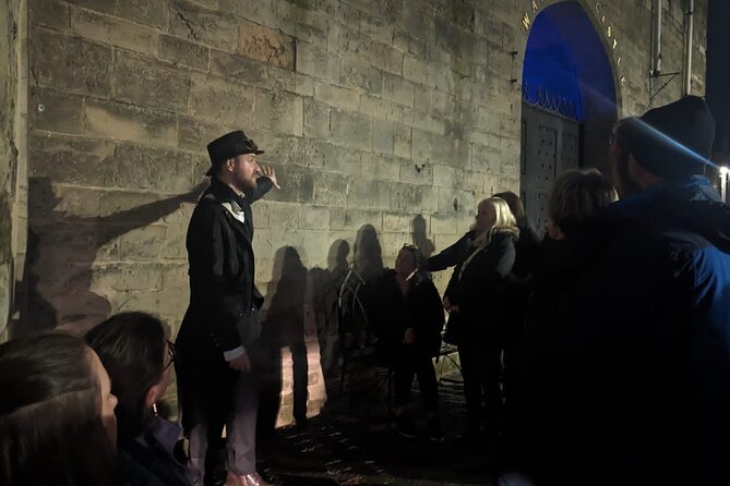Dark History Walking Tour in Warwick - Exploring Warwicks Haunted Landmarks
