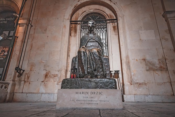 Dark Tales of the Old Town - Eerie Atmosphere of the Cobblestone Streets