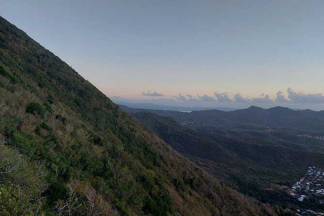 Dawn of the Summits: Hiking and Breakfast Facing the Sun - An Overview of the Sunrise Hike Experience