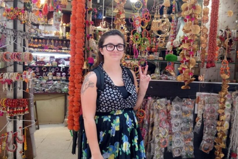 Day Customized Delhi Shopping Tour with Female Consultant - Authentic Insights from Reviews