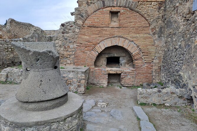 Day on a private and guided tour of Pompeii and Naples with lunch - Who Will Love This Tour?
