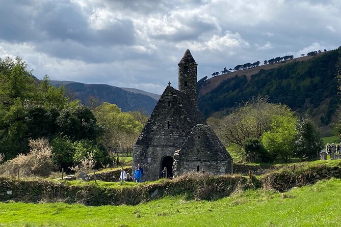Day Tour From Dublin: Wicklow Mountains, Glendalough, Powerscourt - Customer Reviews and Guide Expertise
