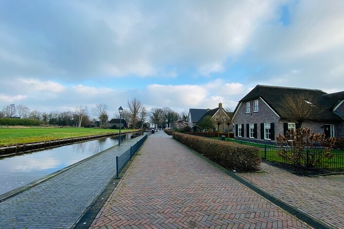 Day Tour Giethoorn, Afsluitdijk and Zaanse Schans With Boat Cruise - Exploring Zaanse Schans