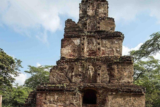 Day Tour to Polannaruwa from Kandy by Lux Tours Lanka - Discovering Polonnaruwa with Lux Tours Lanka