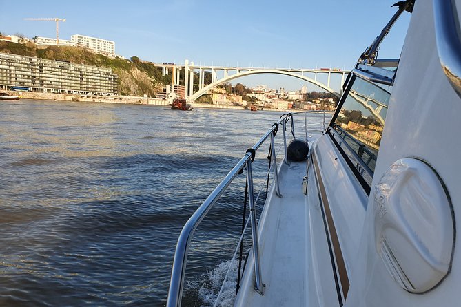 Day trip by private yacht to Curva da Lomba from Porto - Key Points