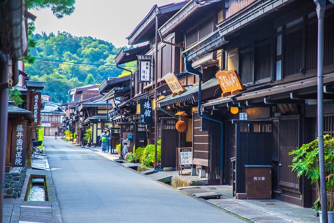 Day Trip for Shirakawago ,Takayama & Gujo Hachiman From Nagoya - Gujo Hachiman: A Stop in the Traditional Japanese Town