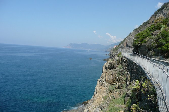 Day trip to Cinque Terre by Deluxe minivan & Hiking - Key Points