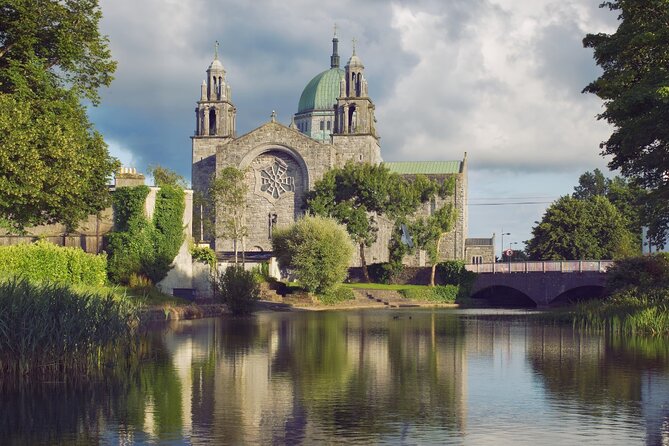Day trip to Cliffs of Moher & Bunratty Castle and Ennis - Analyzing the Value: Is It Worth It?