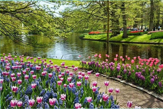 Day Trip to Keukenhof Gardens From Amsterdam With Tour Guide - Navigating the Gardens