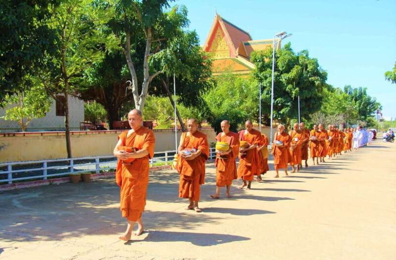 Day Trip to Oudong Mountain and Phnom Penh City Private Tour - Key Points