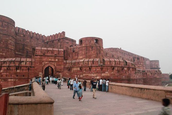 Day Trip to Taj Mahal and Agra from Kolkata with Both Side Commercial Flights - Key Points
