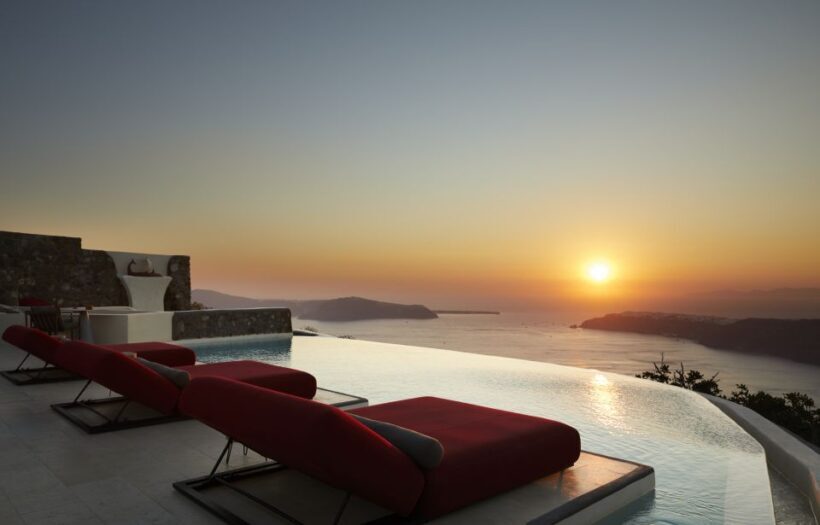 Daybed Relaxation with infinity pool use with caldera views - Key Points