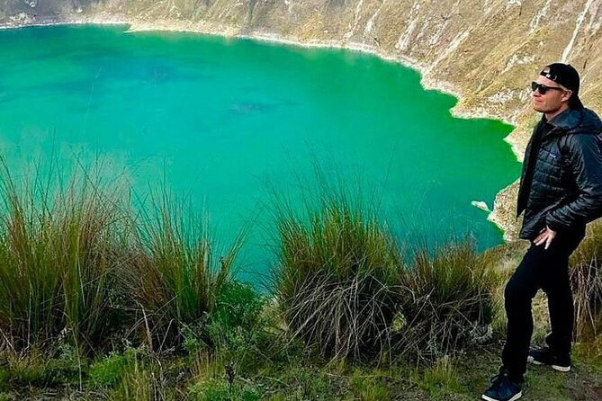 Daydream in Quilotoa: Lagunas Enchanting Embrace Awaits - Hiking to the Lagoons Majestic Vantage Point