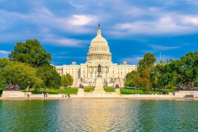 DC Monuments and Memorials Tour Day Tour - Transportation and Group Size