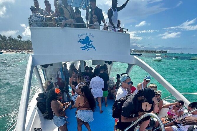 DE Hip Hop Boat Party for Adults and Free Drinks Only - The Group Experience and Atmosphere