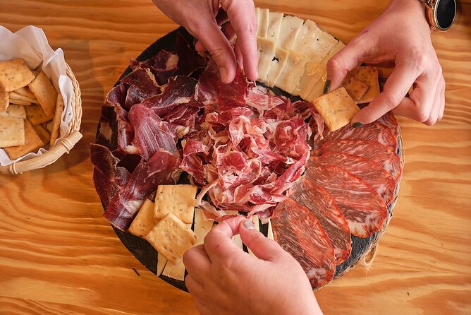 De Tapas in Malasaña: Evening Wine and Tapas Tour - Meeting and End Points