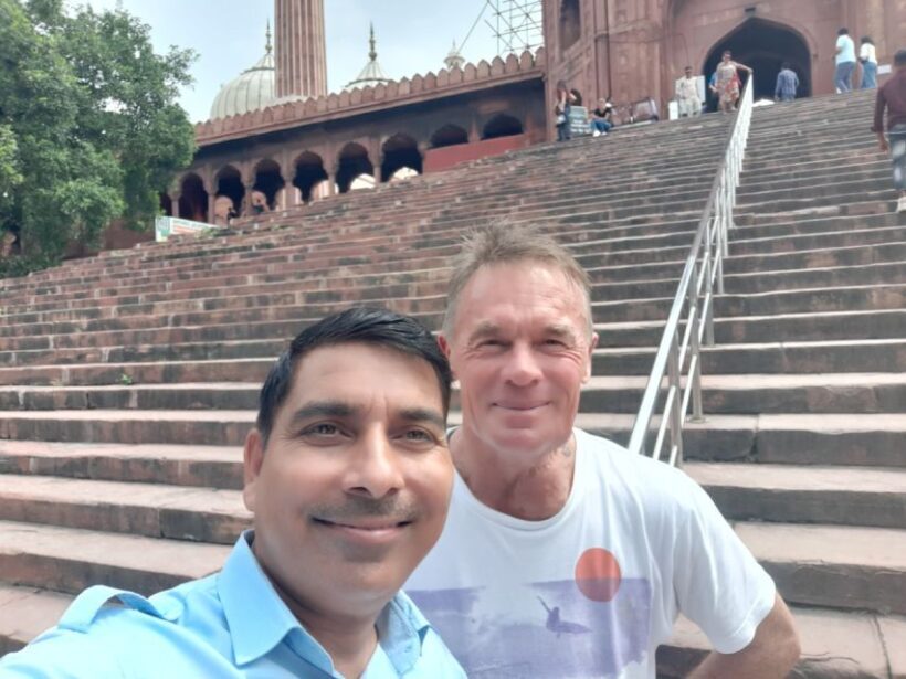 Delhi day tour with tour guide - Ending with Modern and Spiritual Sights: Lotus Temple and More