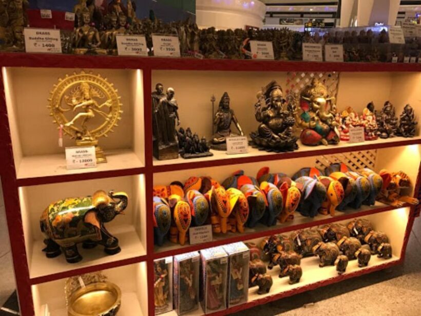 Delhi Exclusive Guided Shopping Tour in AC car and transfers - The Sum Up