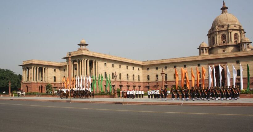 Delhi: Half-Day Private Guided Tour with Transport & Guide - How the Tour Works in Practice