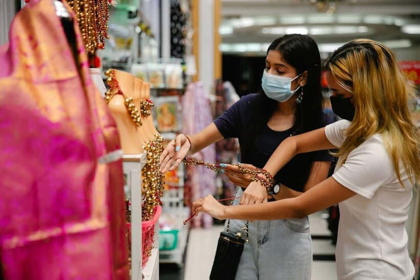 Delhi: Half-Day Shopping Tour Guide and Hotel Transfers - The Itinerary: A Close Look at What Youll Experience