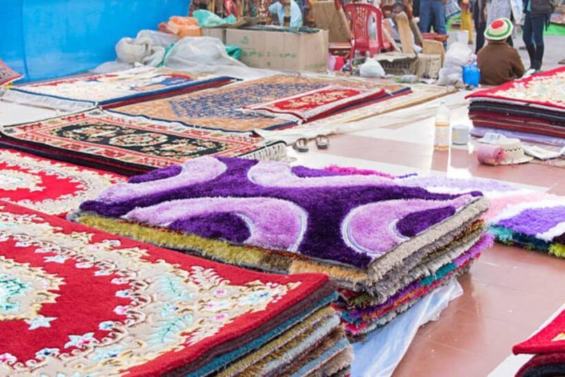 Delhi: Half day Shopping tour with guide by car. - Key Points
