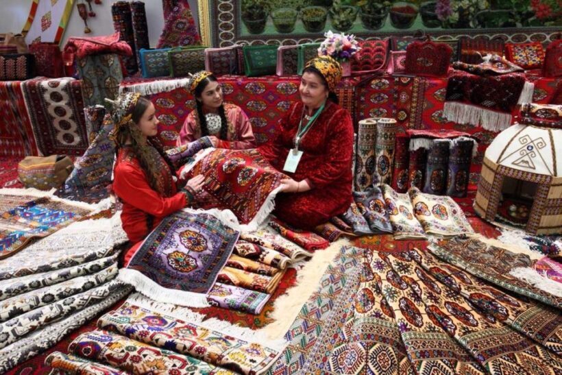 Delhi: Half day Shopping tour with guide by car. - Why Choose This Tour? An In-Depth Look