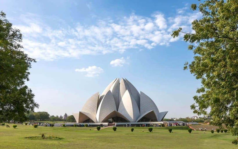 Delhi: Lotus Temple Walking Tour - Key Points