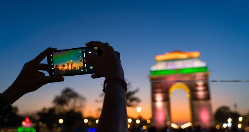 Delhi: Night Tour with Rickshaw Ride and Street Food - Key Points