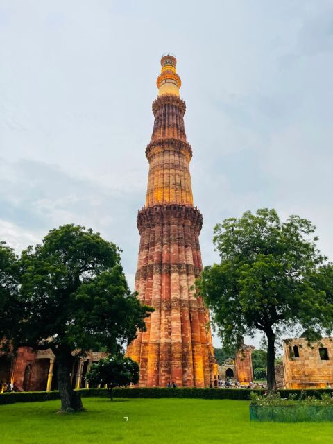 Delhi: Old and New Delhi Private Guided Tour - Exploring Old Delhi: History and Hustle