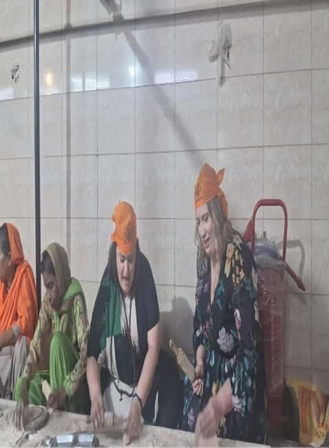 DELHI: Old And New Delhi Private Guided Tour With Entrances - Key Points
