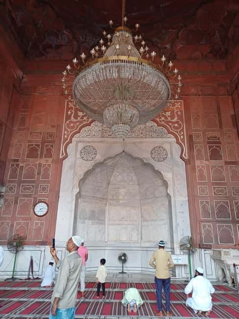 Delhi: Old Delhi Cultural Tour with Gandhi Memorial - Wrapping Up with India Gate and the Parliament Buildings